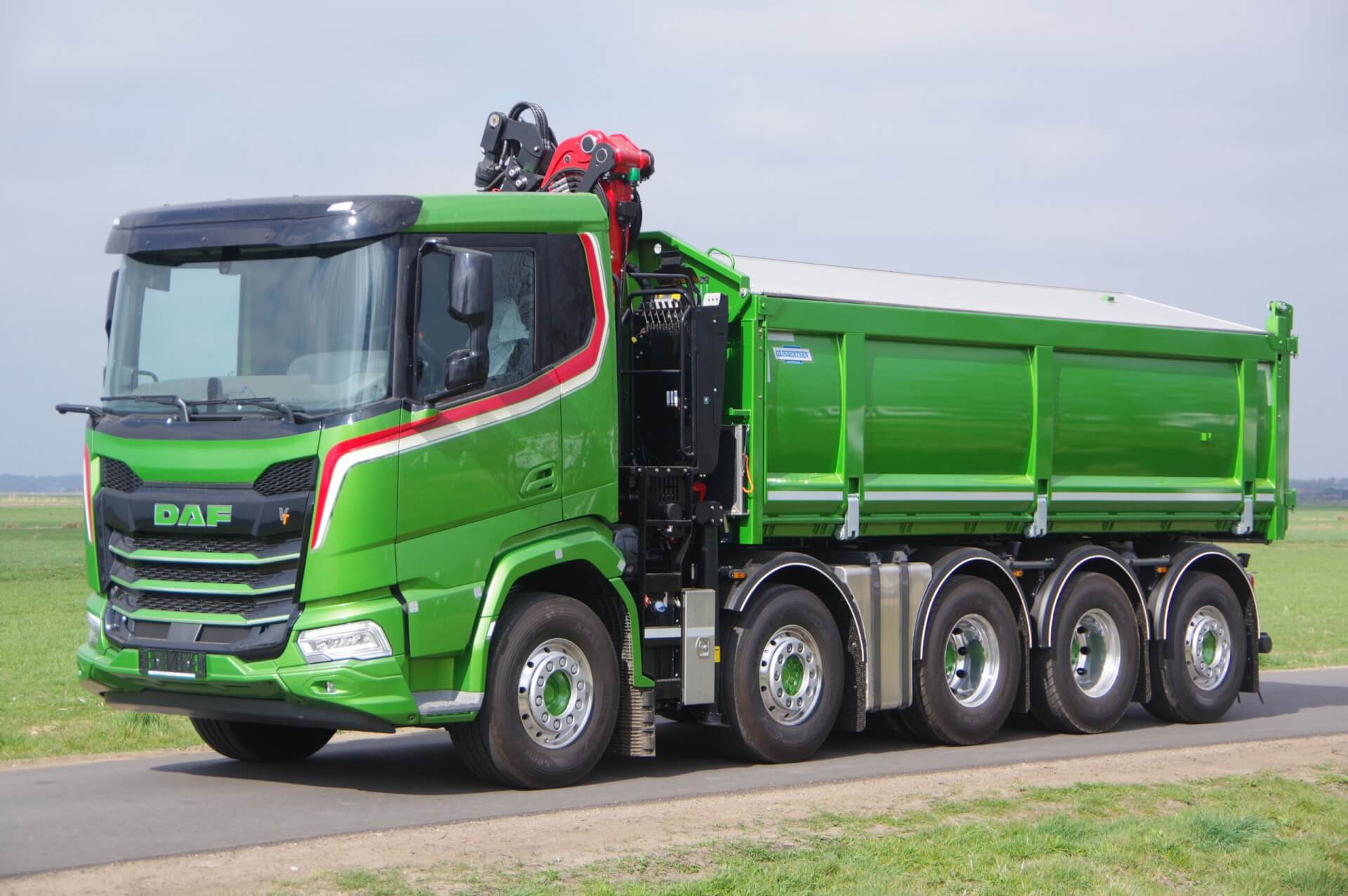 Ombouw DAF XD/XF 8×4 FAW triple naar 10×4 met 10,0-tons gestuurde ...